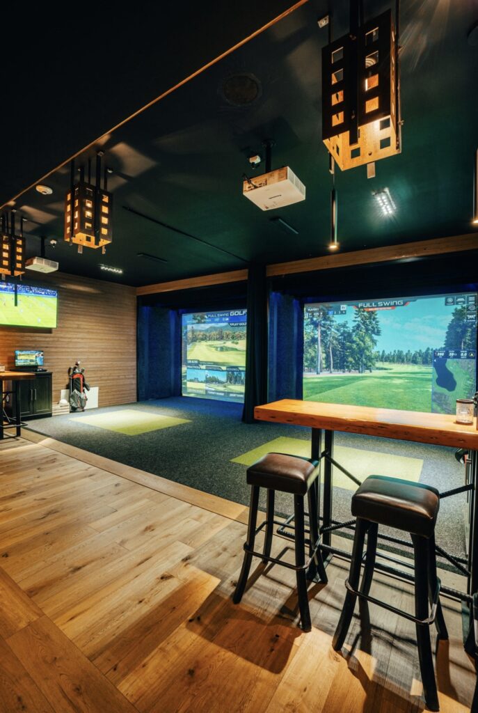 Par4 Kitchen & Bar | Sports Lounge | Golf Simulator Surrey