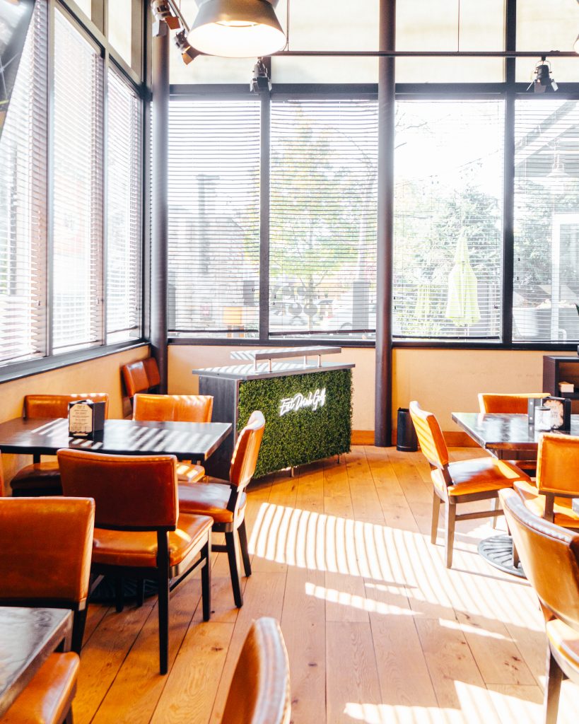 Par4 Kitchen & Bar | Sports Lounge | Golf Simulator Surrey